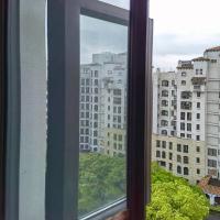 China Insect Resistant Aluminum Alloy Fiberglass Retractable Screen Door OEM ODM for sale