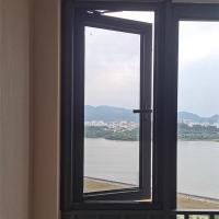 China Discover the Insect Resistant Aluminum Alloy Fiberglass Retractable Screen Door for sale