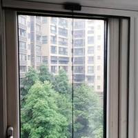 China Hennesa Anti Bug Retractable Screen Window For Condominiums for sale