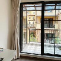 China Fast Trackless Screen Door With Custom Color Option Excellent Customer Service for sale