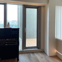 China Fast Trackless Screen Door With Custom Color Option Excellent Customer Service for sale