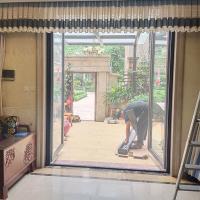 China Convenient And Practical Retractable Mesh Screen Door With Custom Color Option for sale