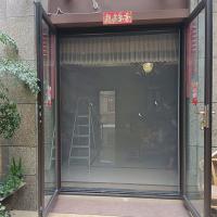 China Convenient And Practical Retractable Mesh Screen Door With Custom Color Option for sale