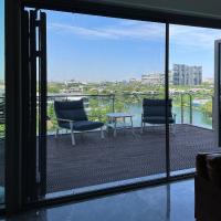 China Aluminum Roller Screen Door with Standard Dimensions and Powder Coating for sale