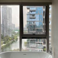 China Secure Ventilation with Lockable Aluminum Retractable Screen Window for sale