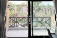 China Convenient Manual Operation Retractable Window Protection With Plastic Handle for sale