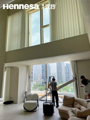 China Customizable Fiberglass Retractable Screen Window With Plastic Handle for sale