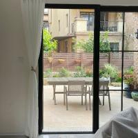 China Trackless Fly Screen Window Invisible Mosquito Screen Door Retractable Sliding Insect Mesh Screen for sale