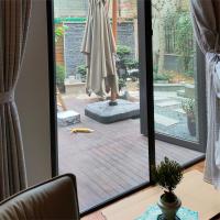 China Retractable Mosquito Net Screen Fly Nets Fiberglass Fly Screen Roll Screen Door Durable for sale