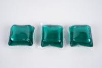 China Liquid Laundry Capsules Eight Times Concentrated Stain Removal Perfume Grade 12g / 15g / 20g for sale