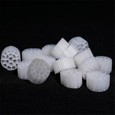 China 25mm MBBR Sinking Bio Filter Media Virgin HDPE Composite Material for Water Treatment Plant for sale
