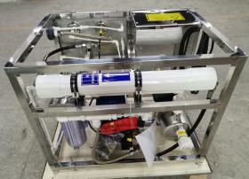 China 1400L/D Marine Reverse Osmosis Desalination Equipment 220V 50Hz for Crew Domestic Water for sale