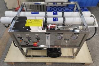 China Seawater Reverse Osmosis Treatment Equipment 4000L/D 166L/H 220V for Yachts Islands Villas for sale