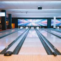 China CE Certificated Bowling Lane Complete Set Indoor Bowling Alley Equipment Wood and Synthetic Material for Playground for sale