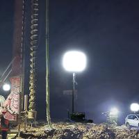 China Hand Crank Tripod LED Outdoor Balloon Lights 600W Mobile Light Tower For Contractor for sale