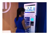 China Bank Financial Advertising Mobile Wifi Cell Phone Recharge Station Lockers Digital Signage for sale