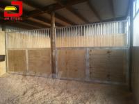 China Customized Size Bamboo Panels Horse Stable Equipment With Sliding Door for sale