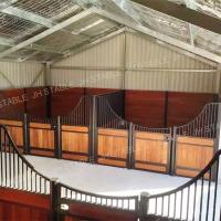 China Indoor Shelfter Roof European Horse Stables Bamboo Wood Filling for sale