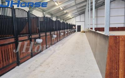 China 12 Foot European Horse Stalls Barn Stable Powder Coated Or Galvanized Surface Treatments for sale