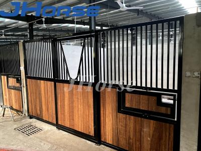 China Bamboo Infill 32mm Horse Stall Panels With Sliding Door Swivel Feeder for sale