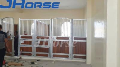 China 12ft Steel Portable Horse Box Stalls Prefab Horse Stables Weather Proof for sale