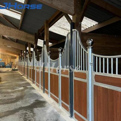 China Standard 14ft Horse Stable Box With Barn Door Customizable Sliding Or Swing Front for sale