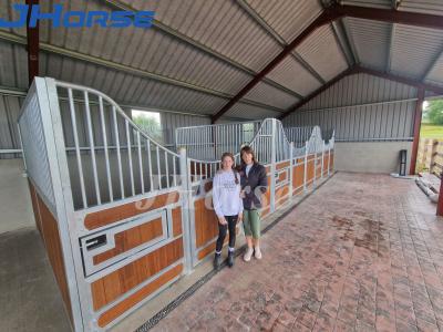 China 10ft Loose Box Stables Equipped With Corner Post Accessories for sale