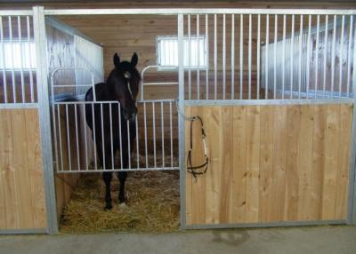 China Farm Outdoor Portable Horse Stall Panels , 2200mm Height Horse Stable Gates for sale
