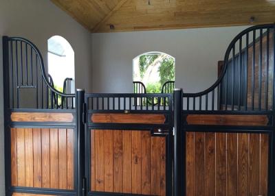 China Colored Painted Horse Barn Stalls 12 Guage Steel Formed U Channel Divider Walls for sale