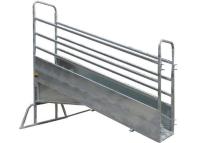 China Long Slope Cattle Loading Ramp Heavy Duty Steel Frame Construction for sale