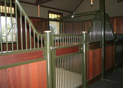 China 6 Horses European Horse Stalls Strong Solid Welded One Piece Frame for sale