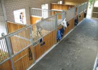 China Durable Commercial Grade Metal Barn Buildings For Horse 4.0 x 2.2m for sale