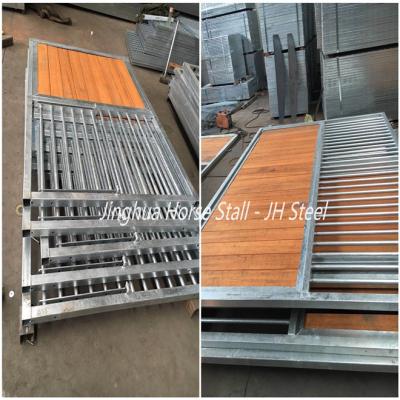 China Hot Dip Galvanized Horse Stable Box Bamboo Horse Stall With Rolling Feeder Board for sale