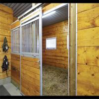 China Hot Dip Galvanized Horse Stable Box Bamboo Horse Stall With Rolling Feeder Board for sale