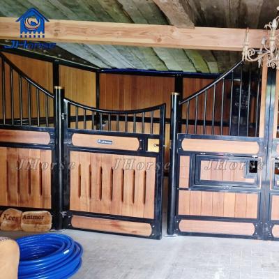 China 14ft 3.0m Bamboo Horse Stable Customized Door Size For Secure Comfortable Horsekeeping for sale
