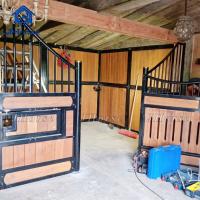 China 14ft 3.0m Bamboo Horse Stable Customized Door Size For Secure Comfortable Horsekeeping for sale