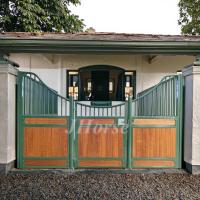 China Premium Heavy Duty Galvanized Steel Adjustable Indoor Horse Stall Panels For Stable And Barn Use Equestrian Equipment for sale