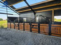 China Custom Size European Horse Stalls Prefab Horse Stables 3.5x2.2m Galvanized Safety Foot Lock for sale