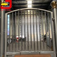China Galvanized Metal Material European Horse Stalls Enduring 12ft Height for sale