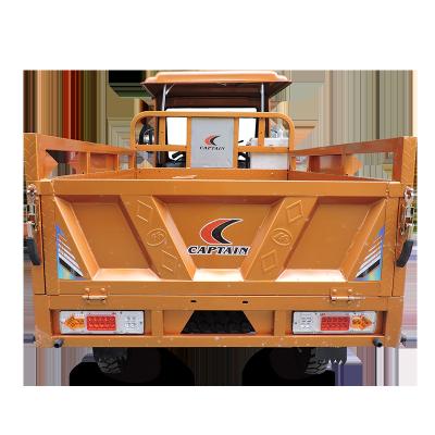 China Cargo Motor Tricycle 1500-2000kg Load Capacity 60km/h Speed 3.8L/100km Fuel for sale