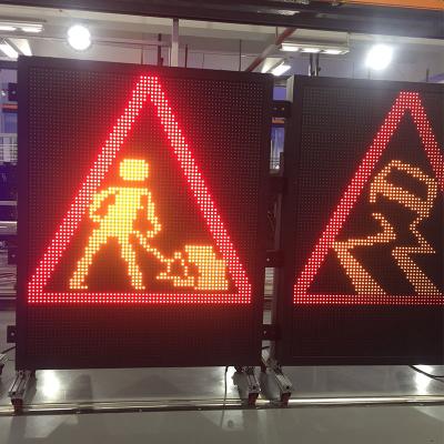 China Waterproof IP65 LED Traffic Display Road Variable Message Board for sale
