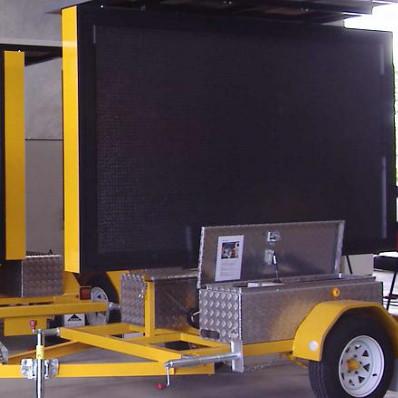 China Portable P10 RGB SMD VMS Trailer Signs Mobile Led Screen Trailer for sale