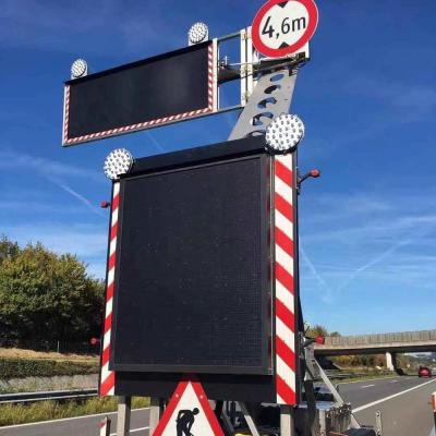 China HD Panel VMS Trailer Signs Mobile Digital Video Wall For Advertising for sale