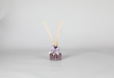China CE Certified Reed Diffuser Fragrance Gift Set 5.5x16cm Glass Bottle for sale