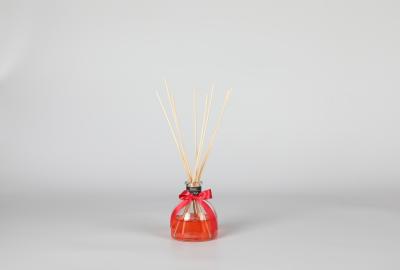 China Aromatherapy Reed Diffuser 30ml Room Fragrance Oil Scent Gift Set with Sticks for sale