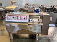 China Meat Processing Commercial Automatic 2500W Meat Cube Cutting Machine For 300-500kg/h for sale