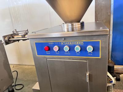 China Automatic Vacuum Sausage Filling Machine PLC Control Double Screw Filler for Commercial Use for sale