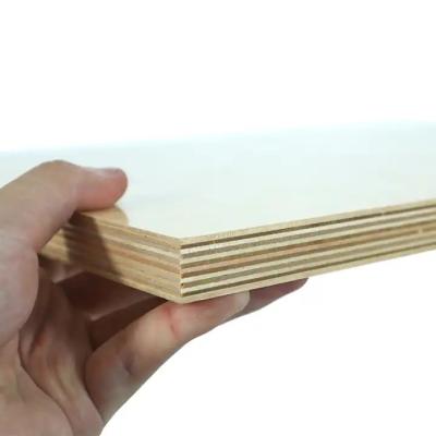 China 18mm Laminated Birch Plywood 4x8 Sheet with Moisture Resistance for Furniture and Cabinets for sale
