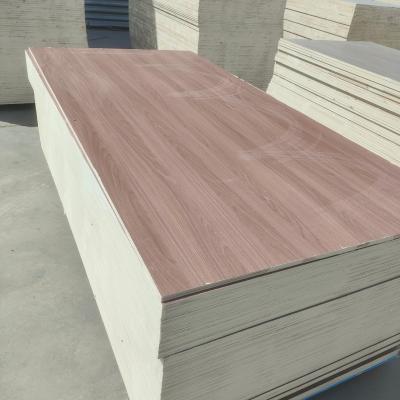 China 18mm Melamine-Faced Waterproof Plywood - E1 Formaldehyde Standard, 500-680kg/m³ Density for Furniture Applications for sale