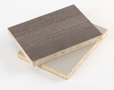 China 18mm Moisture Resistant Melamine Particle Board Panel for Kitchen Cabinets and Furniture with ±0.3mm Tolerance for sale